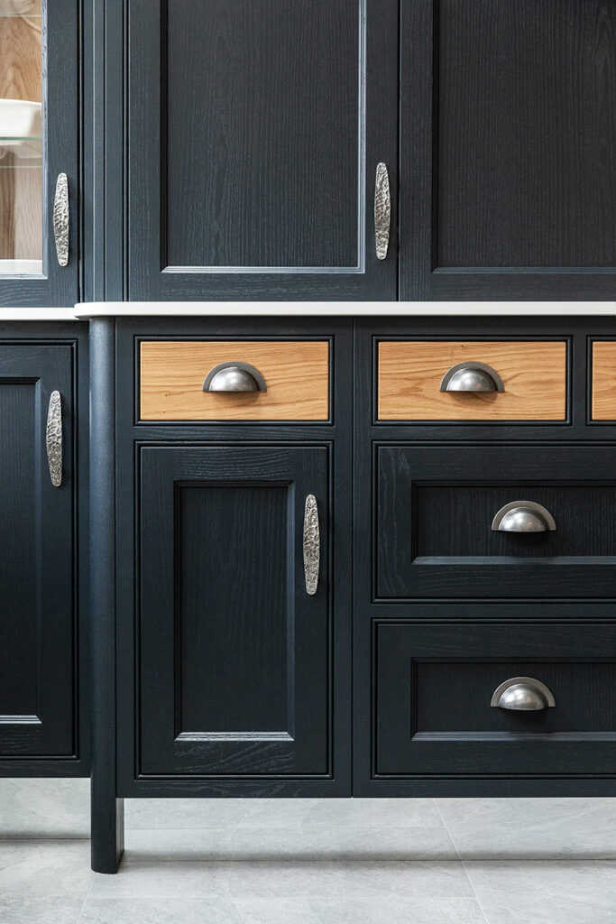 Porth in frame Shaker | Shaker Kitchens | Our Portfolio | Treyone